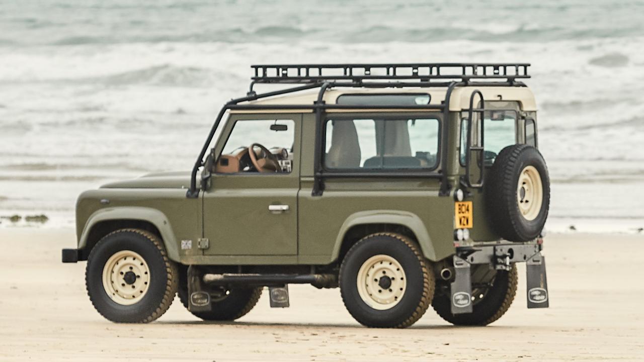 Land Rover Works Bespoke Defender V8 is een nieuwe oude