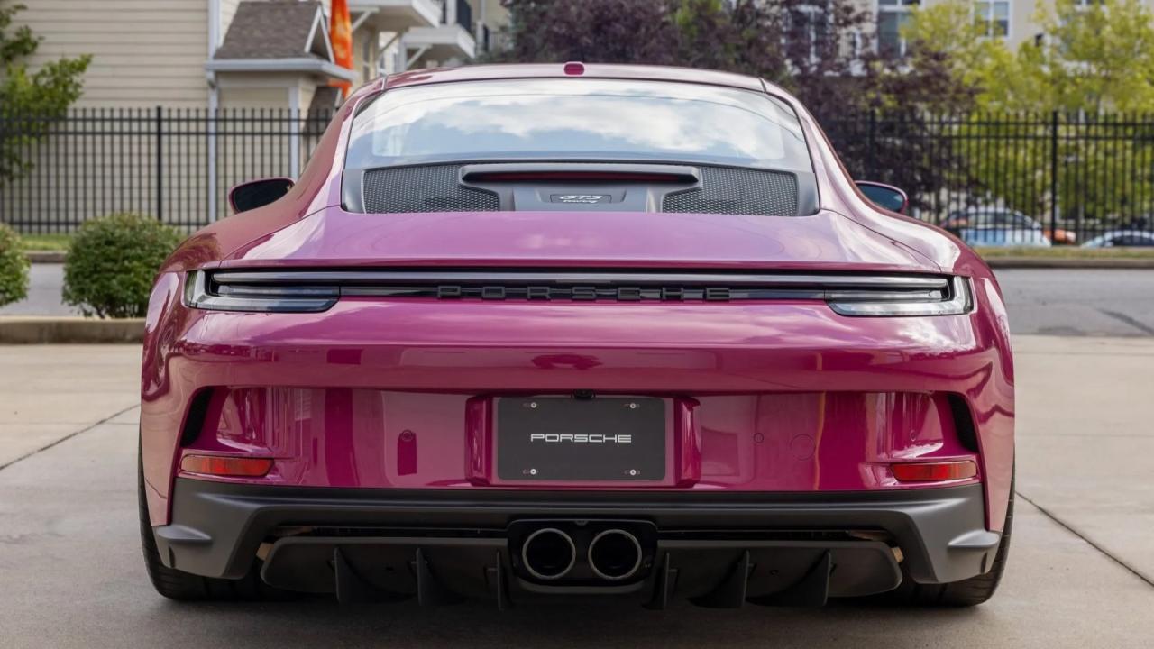 Porsche 911 GT3 Touring in Rubystone Red kan van jou zijn