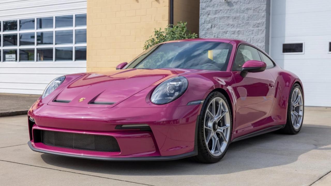 Porsche 911 GT3 Touring in Rubystone Red kan van jou zijn