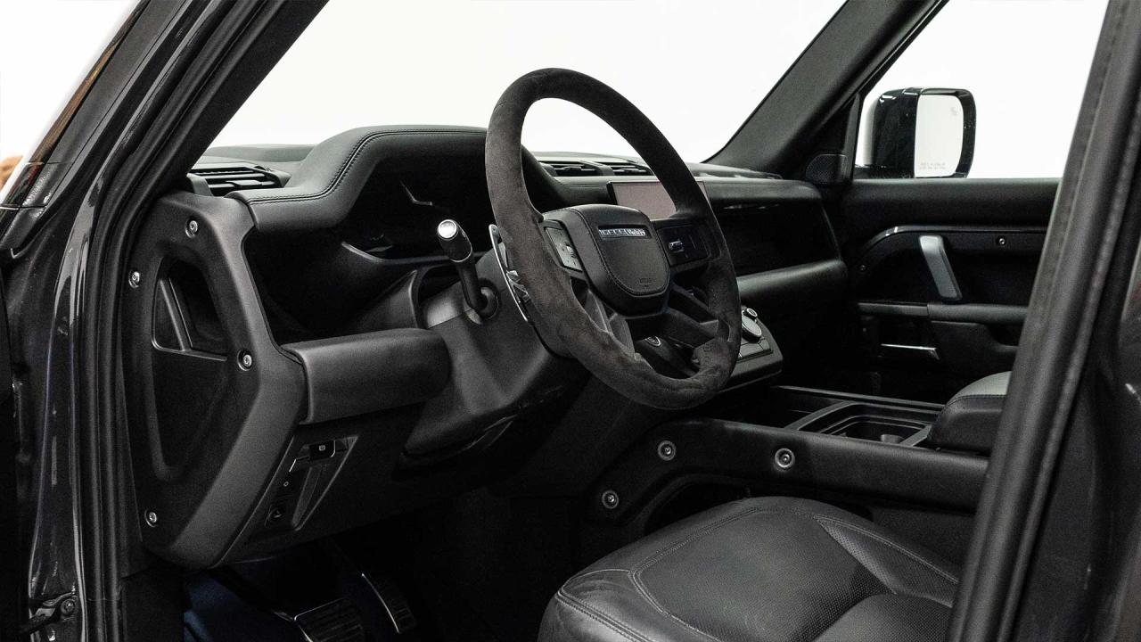 Land Rover Defender 6x6 heeft de perfecte naam