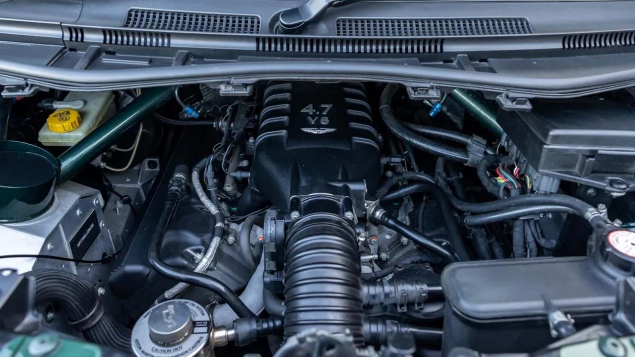 Wat zou jij over hebben voor deze originele Aston Martin Cygnet met V8 ...