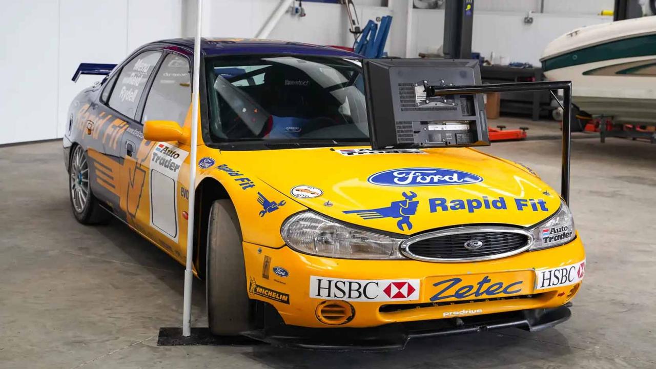 Deze Ford Mondeo Supertouring is nu een simulator