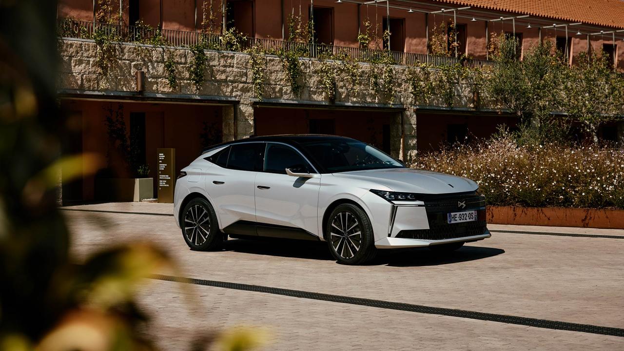 Laat je een crossover staan voor deze chique DS No4 E-Tense?