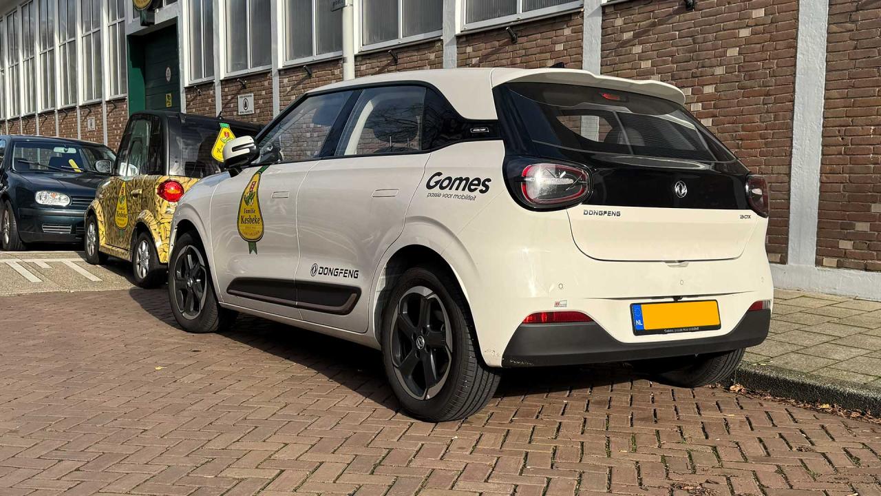 Welke auto rijdt Oos Kesbeke in de Augurkenkoning?