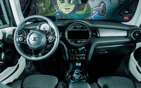 Ford Fiesta Black vs Mini Cooper - TopGear