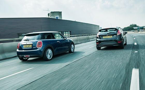 Ford Fiesta Black vs Mini Cooper - TopGear