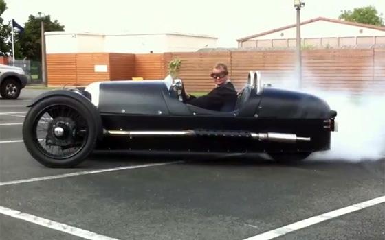 Video: Morgan driewieler maakt rook - TopGear