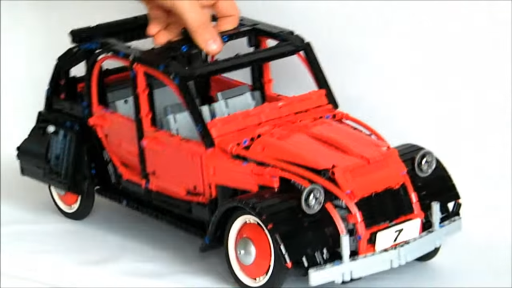 Deze Citroën 2CV van Lego is perfectie - TopGear Nederland