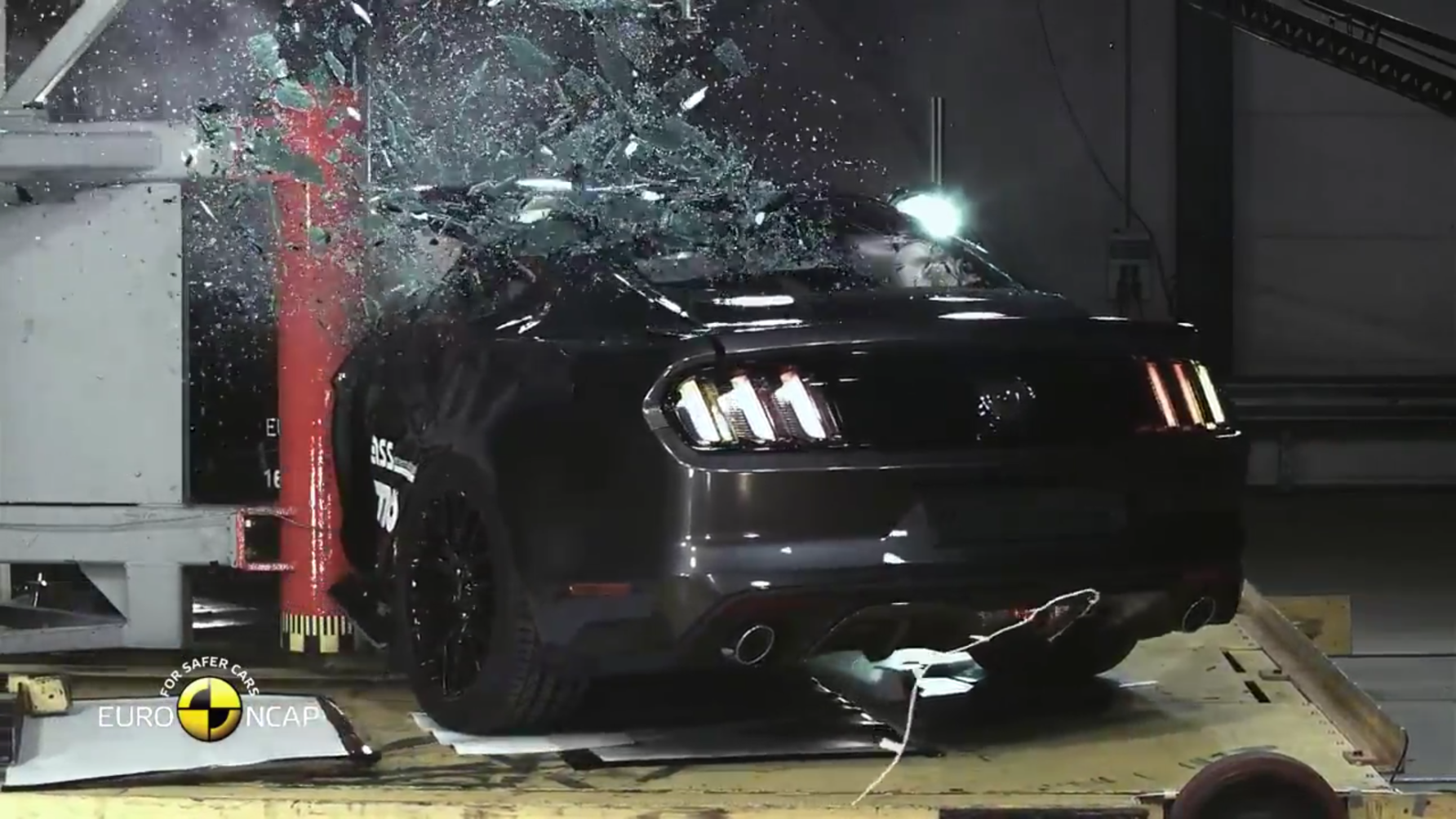 Crashtest Ford Mustang: niet alleen onveilig voor omstanders - TopGear