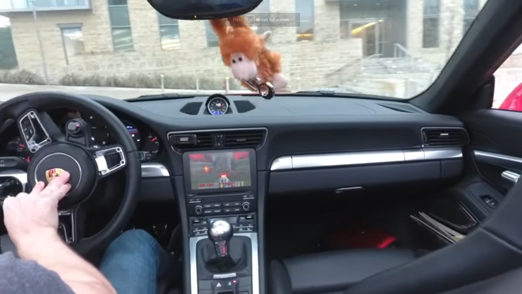 Zo kun je Doom spelen in de auto - TopGear Nederland