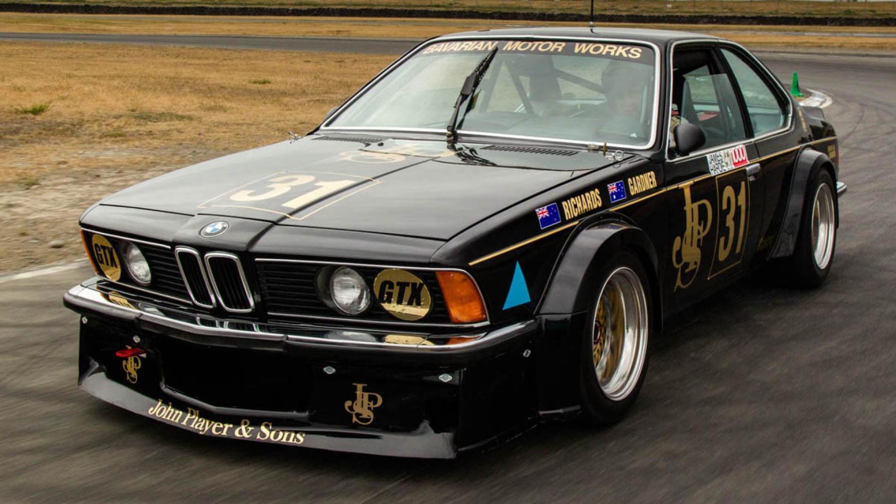 De legendarische John Player Special BMW 635 CSI komt naar Europa