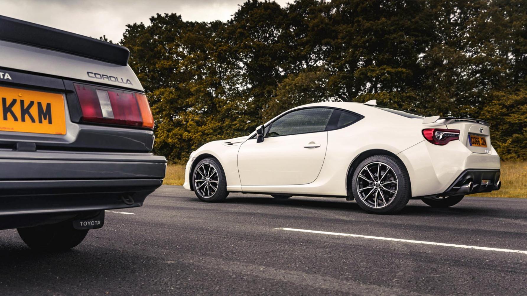 Toyota AE86 vs Toyota GT86 - test en specificaties - TopGear Nederland