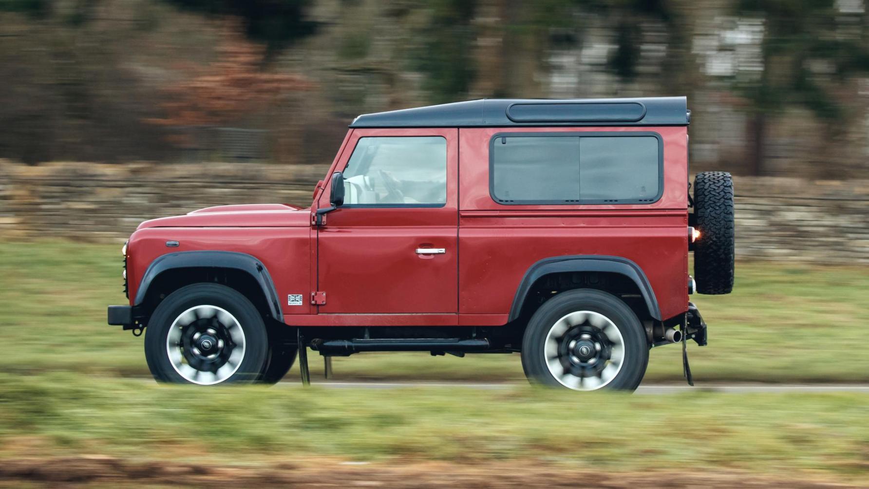 Land Rover Defender Works V8 met 405 pk - TopGear