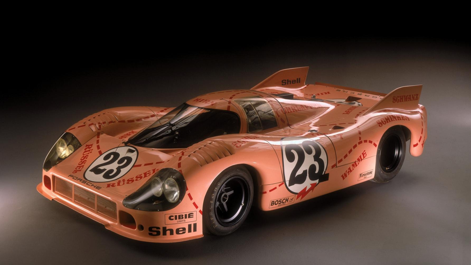 Porsche 918 Spyder Pink Pig bezoekt het Porsche Museum - TopGear