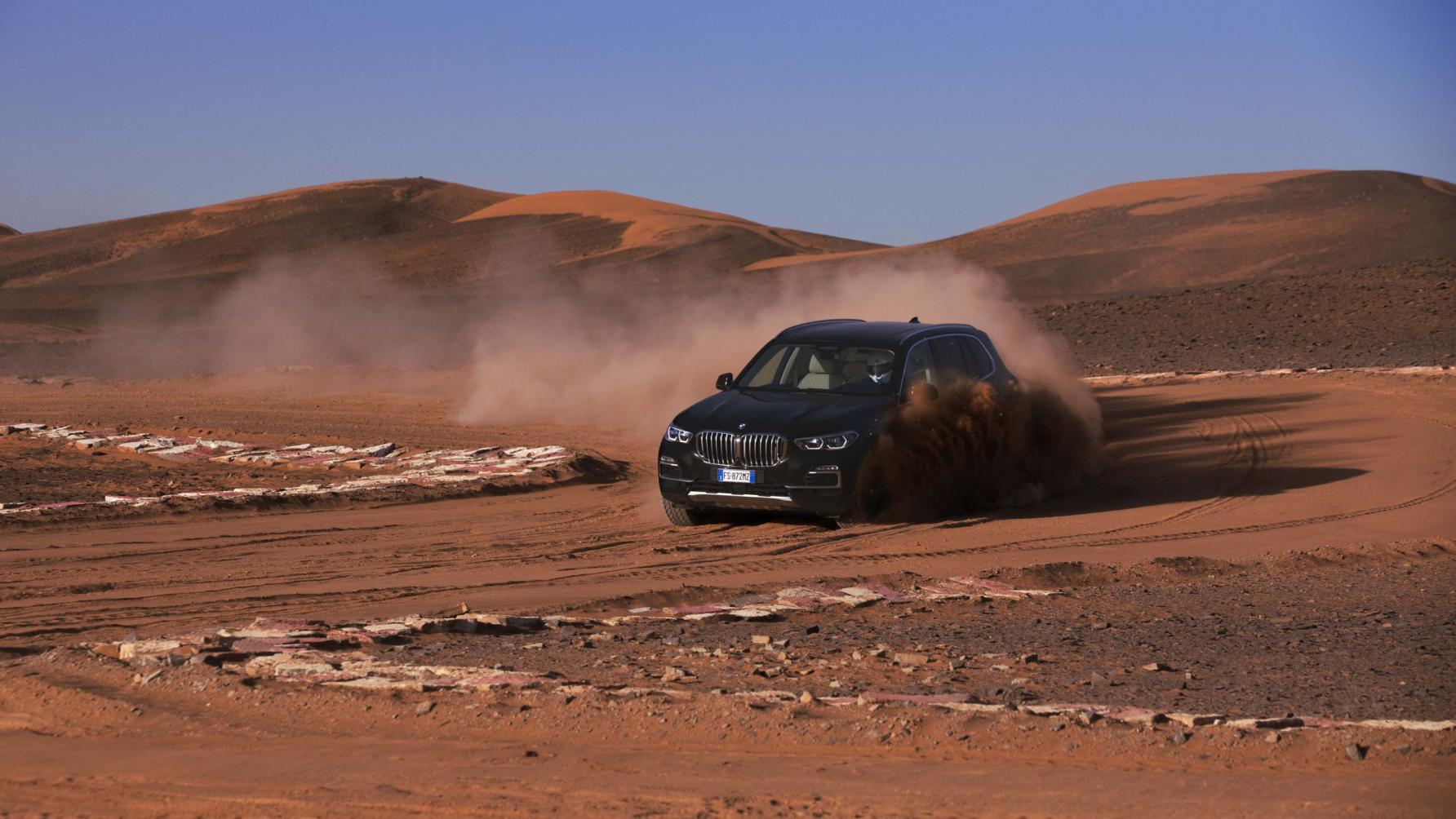 BMW bouwt Monza na in de Sahara - TopGear Nederland