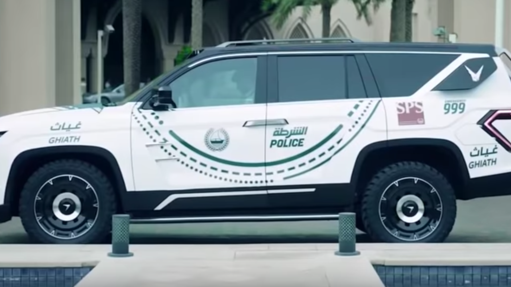 W Motors Ghiath is een enorme politie-SUV - TopGear Nederland