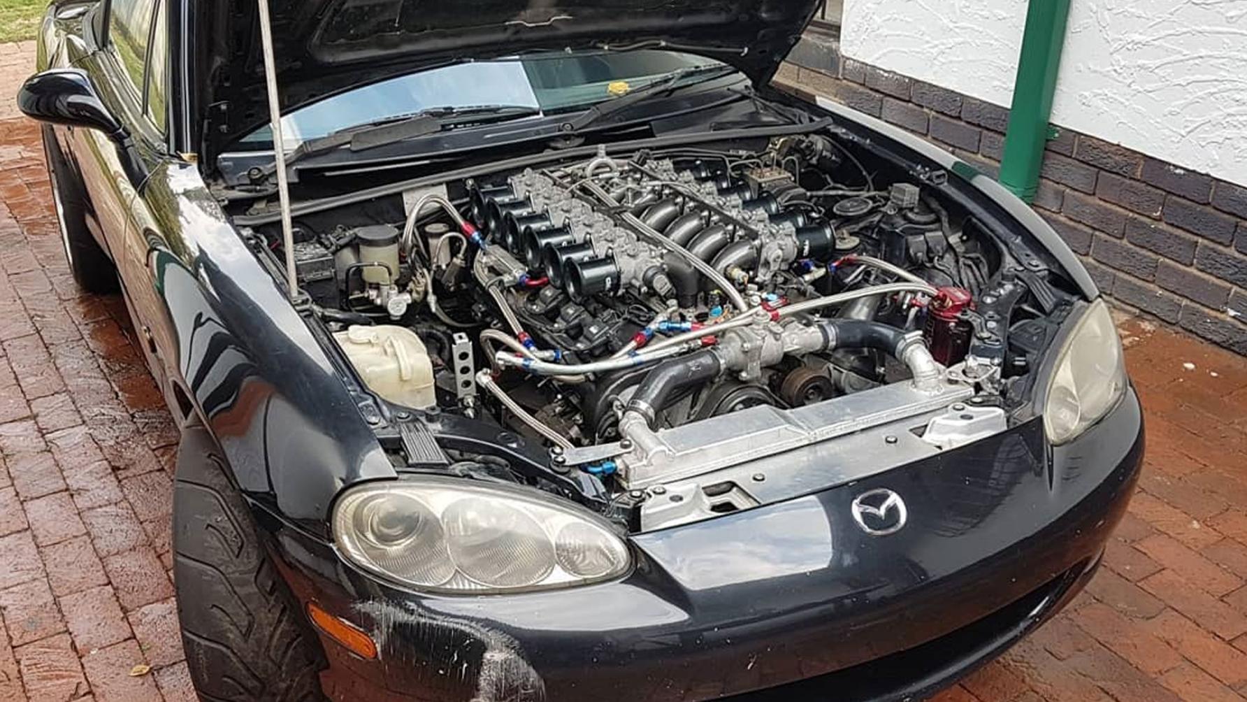 Mazda MX-5 met Toyota Century-V12 - TopGear Nederland