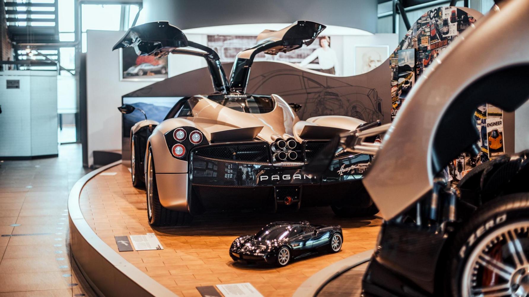 Een kijkje in het Pagani-museum in Modena - TopGear