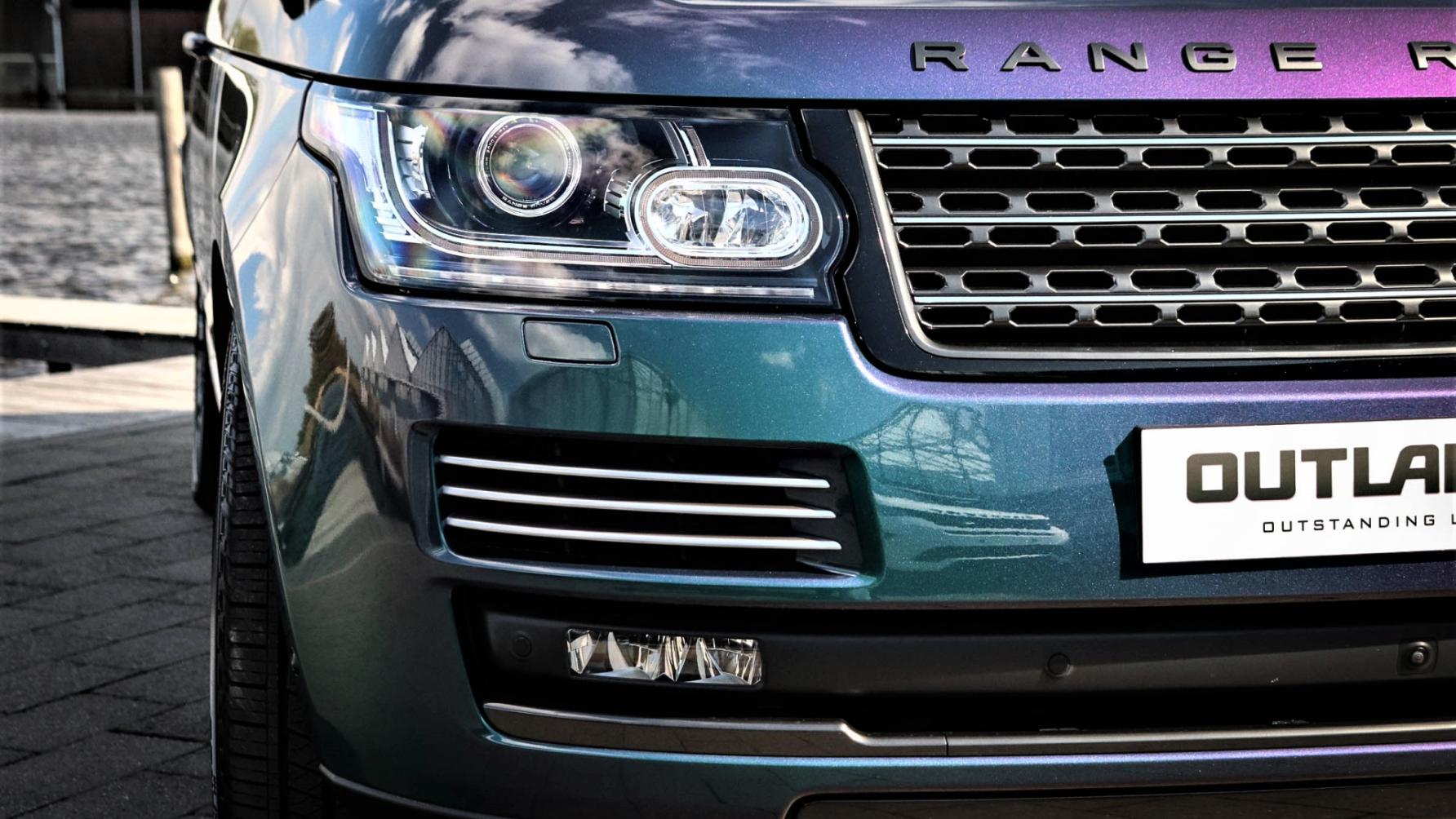 Range Rover in SVO Spectral Blue Ultra te koop - TopGear