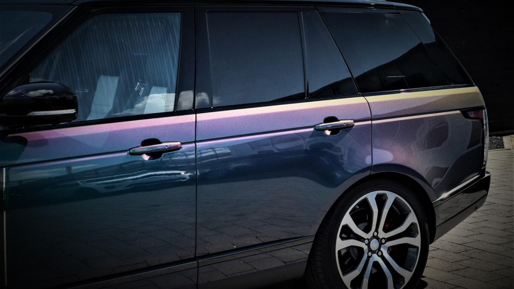 Range Rover in SVO Spectral Blue Ultra te koop - TopGear