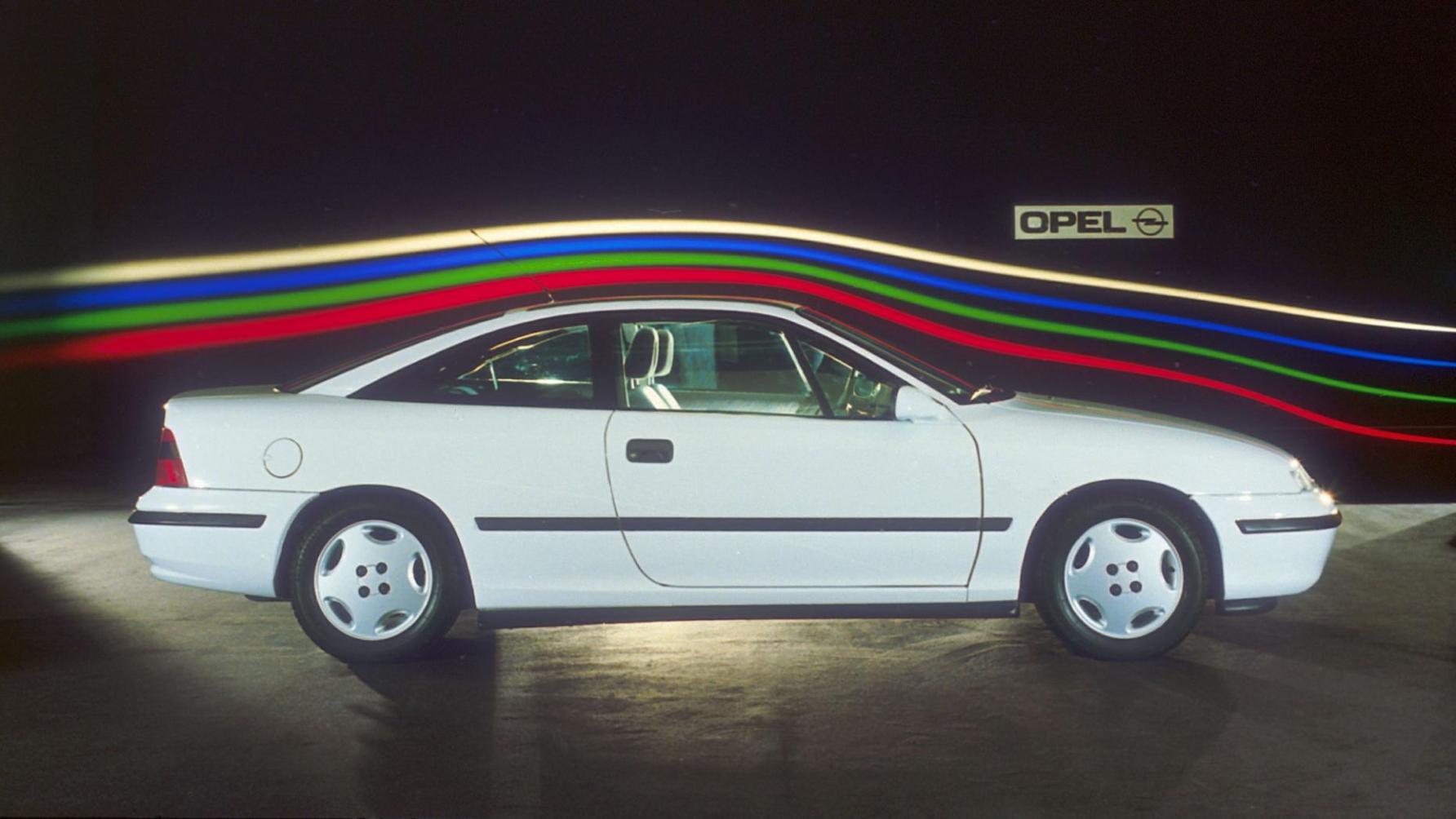 De Opel Calibra ziet er na 30 jaar nog steeds goed uit - TopGear