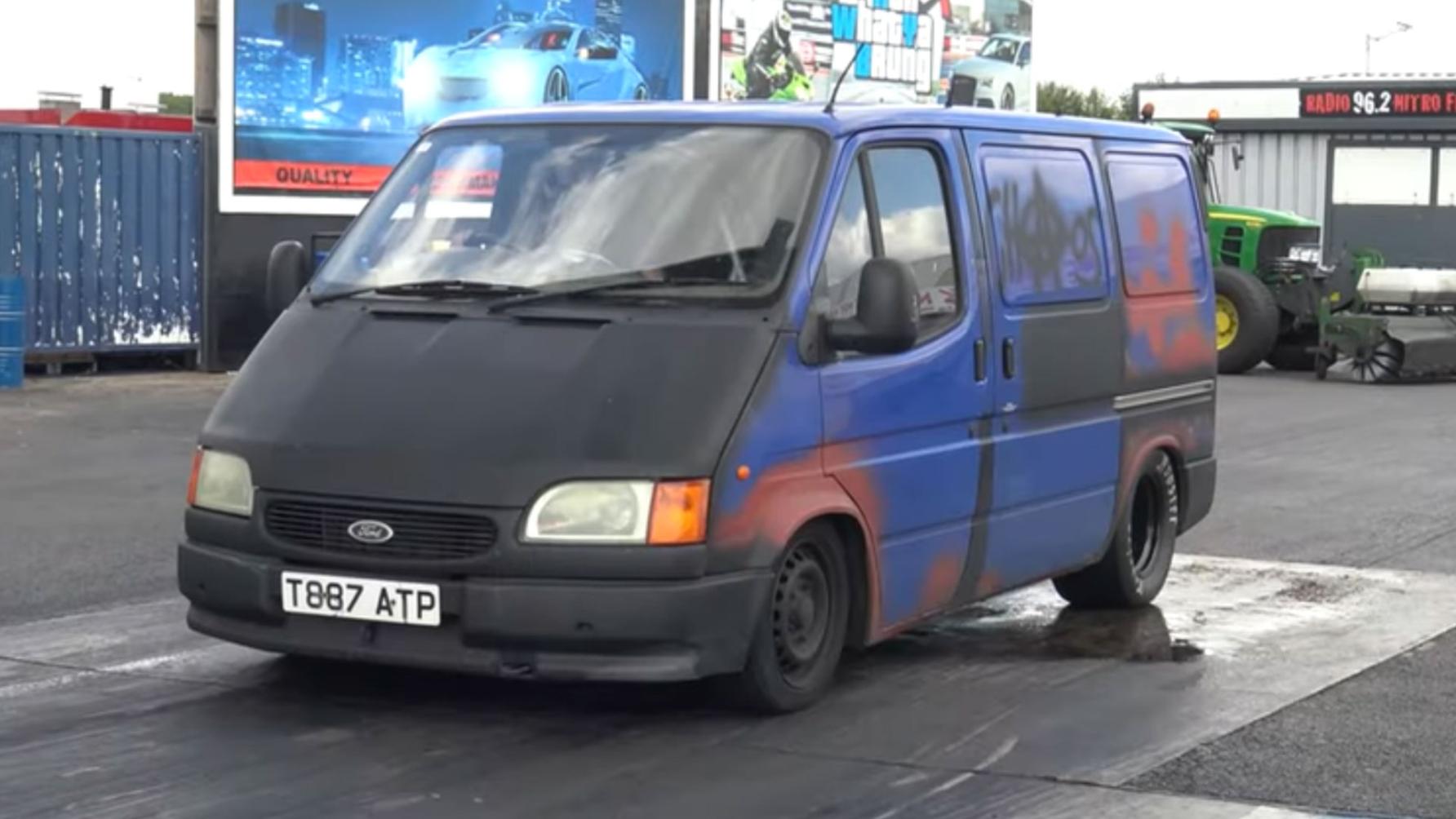 Ford Transit met Lexus-V8 doet de kwartmijl - TopGear Nederland