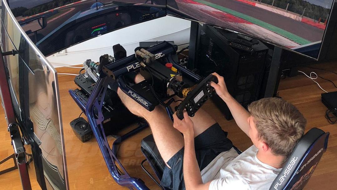 Simulator van Max Verstappen thuis - TopGear Nederland