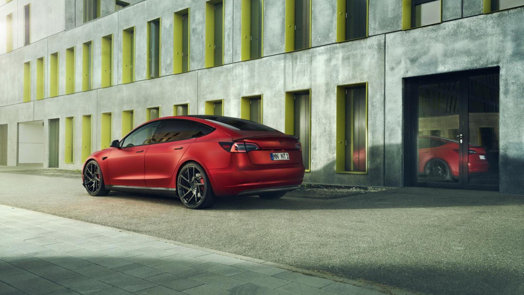 Novitec Tesla Model 3 rijdt verder - TopGear Nederland