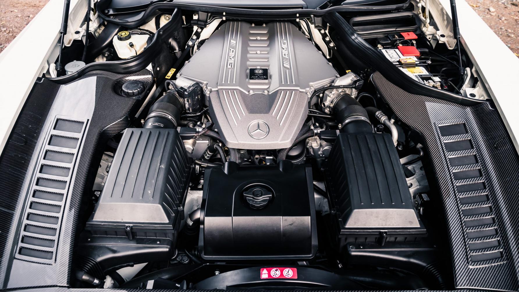 Mercedes SLS Black Series vs AMG GT R Pro - TopGear