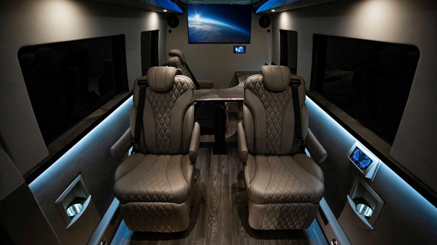 VIP Mobile Office is luxer dan jouw thuiswerkplek - TopGear Nederland