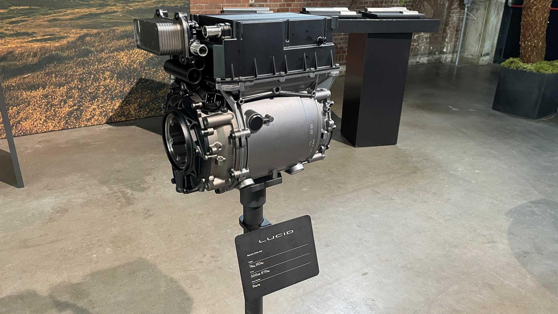 Met de kleine elektromotor van Lucid zou je elke auto 670 pk geven