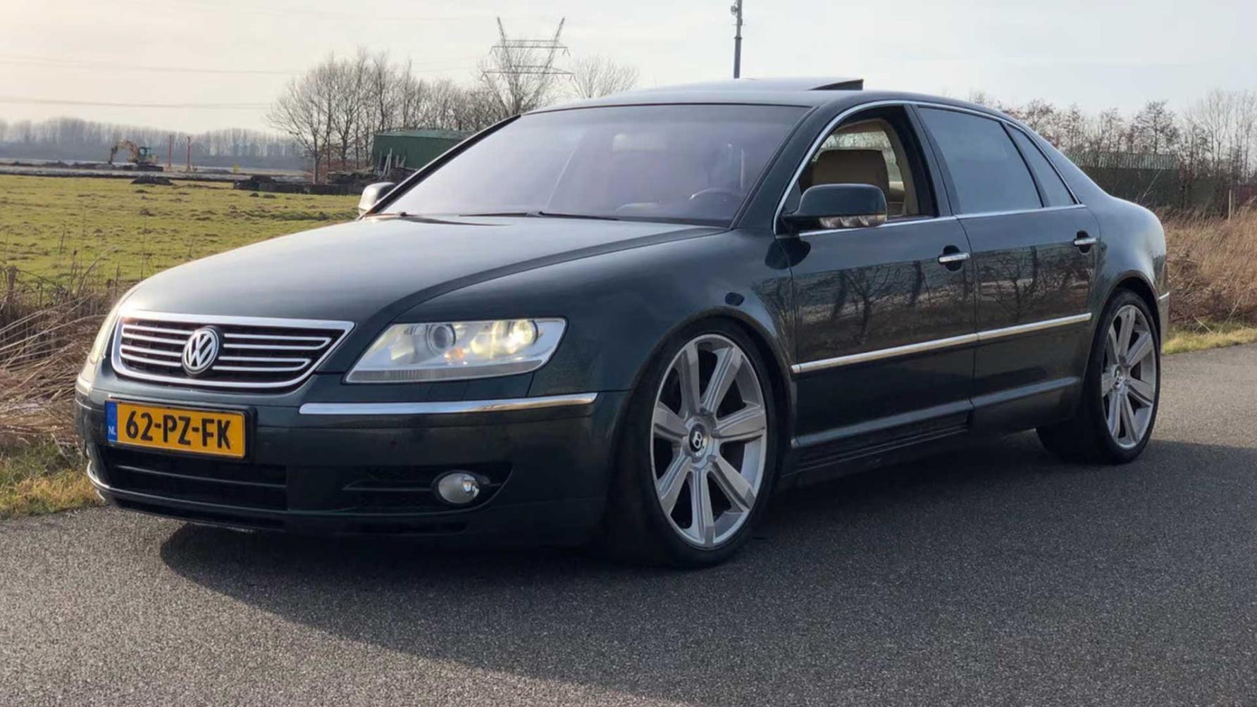 Deze (goedkope) VW Phaeton V8 wil graag een echte Bentley zijn