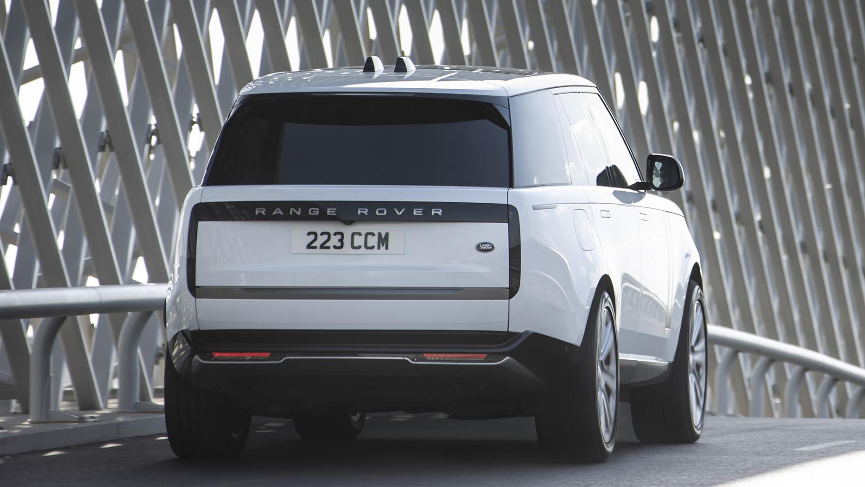 Land Rover Range Rover P440e AWD PHEV HSE review (2023)