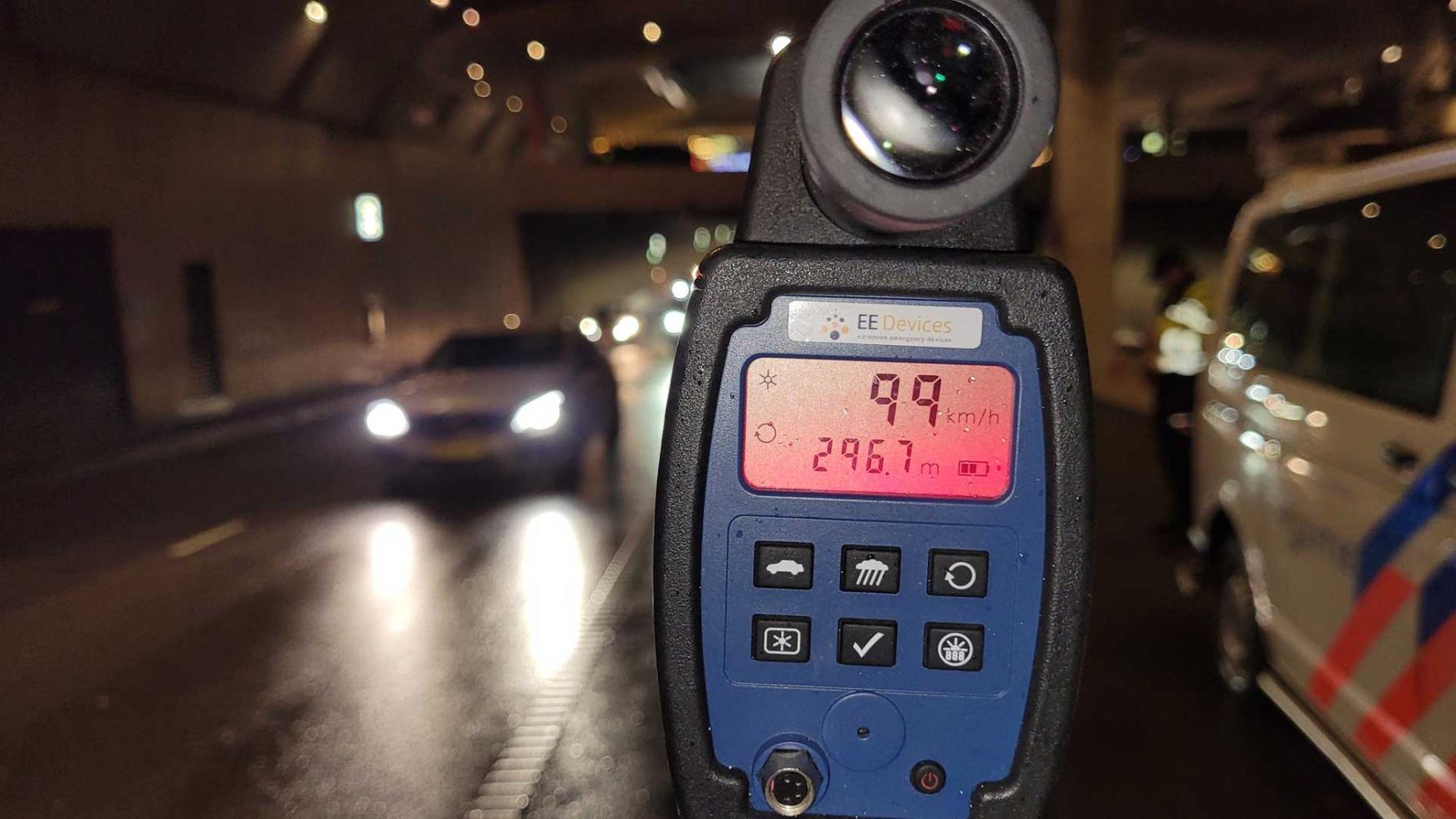 Waarom de politie (vaak) kleine snelheidsovertredingen negeert