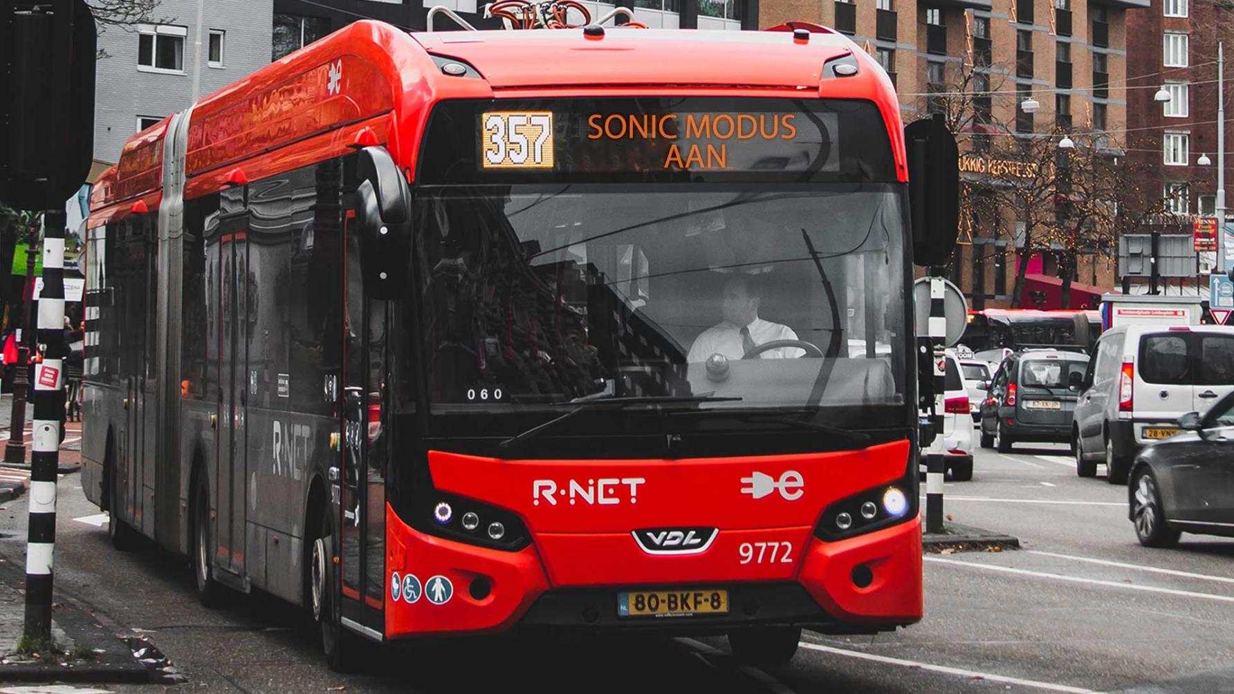 Politie flitst 'stadsbus met straalmotor' op een provinciale weg