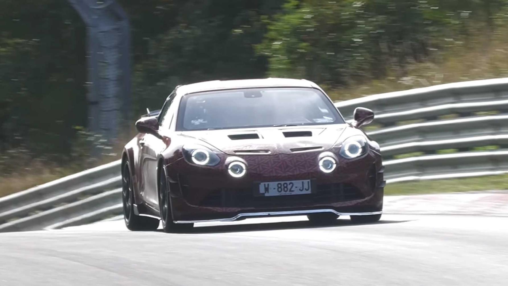 F1-coureur Ocon test prototype van Alpine A110 op de Nürburgring - TopGear