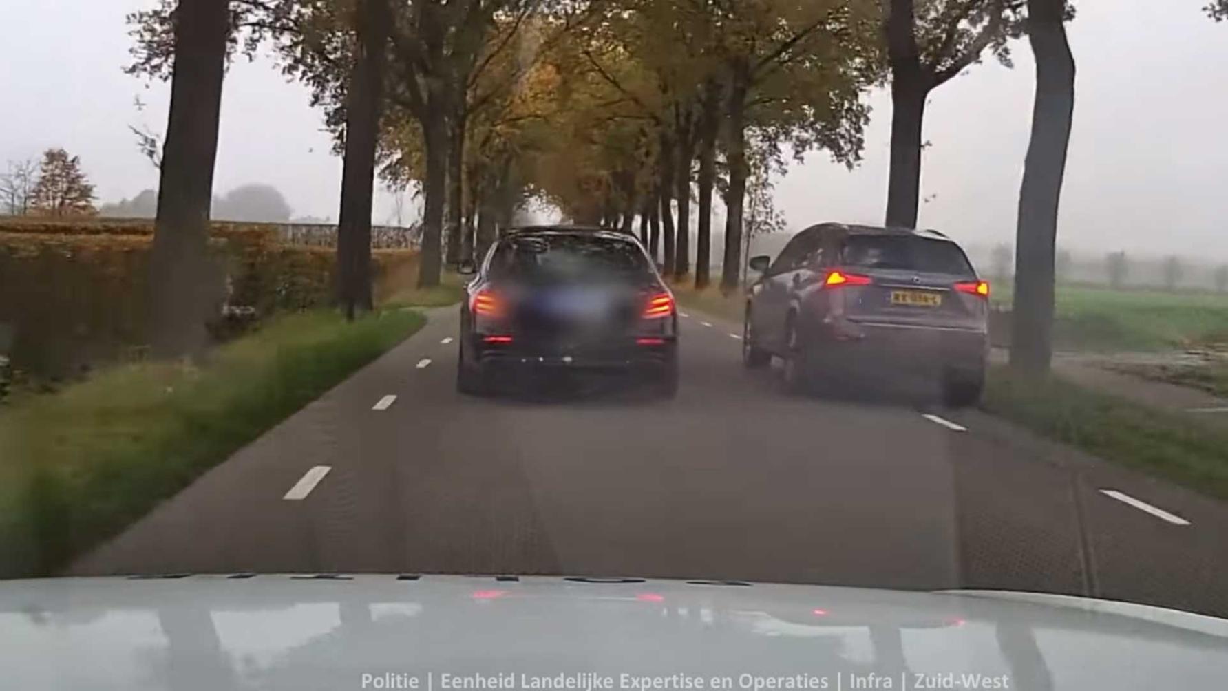 Zo kalm blijft de politie tijdens een achtervolging door Nederland