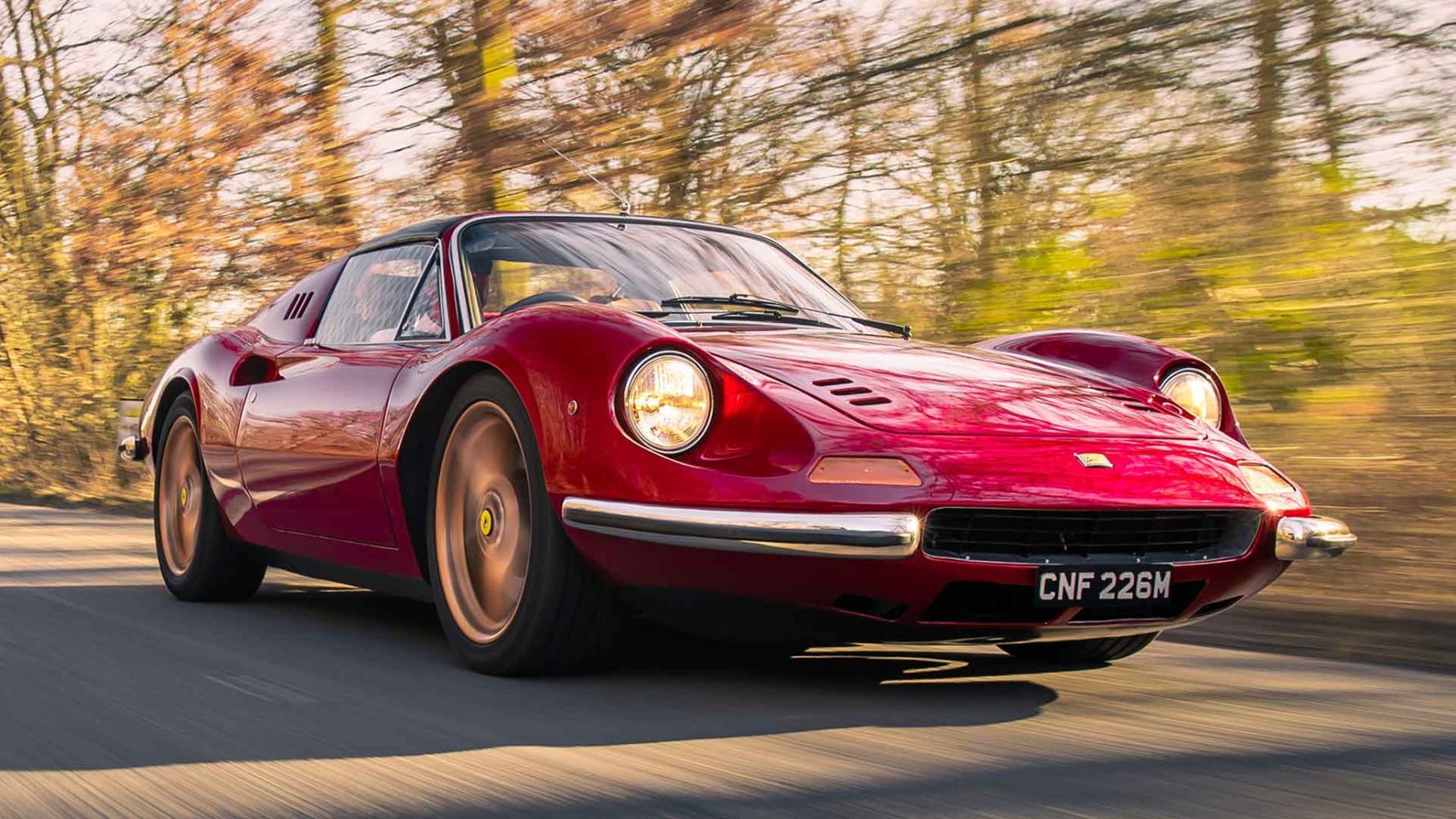 Hoe rijdt een Ferrari Dino restomod met modernere V8? - TopGear