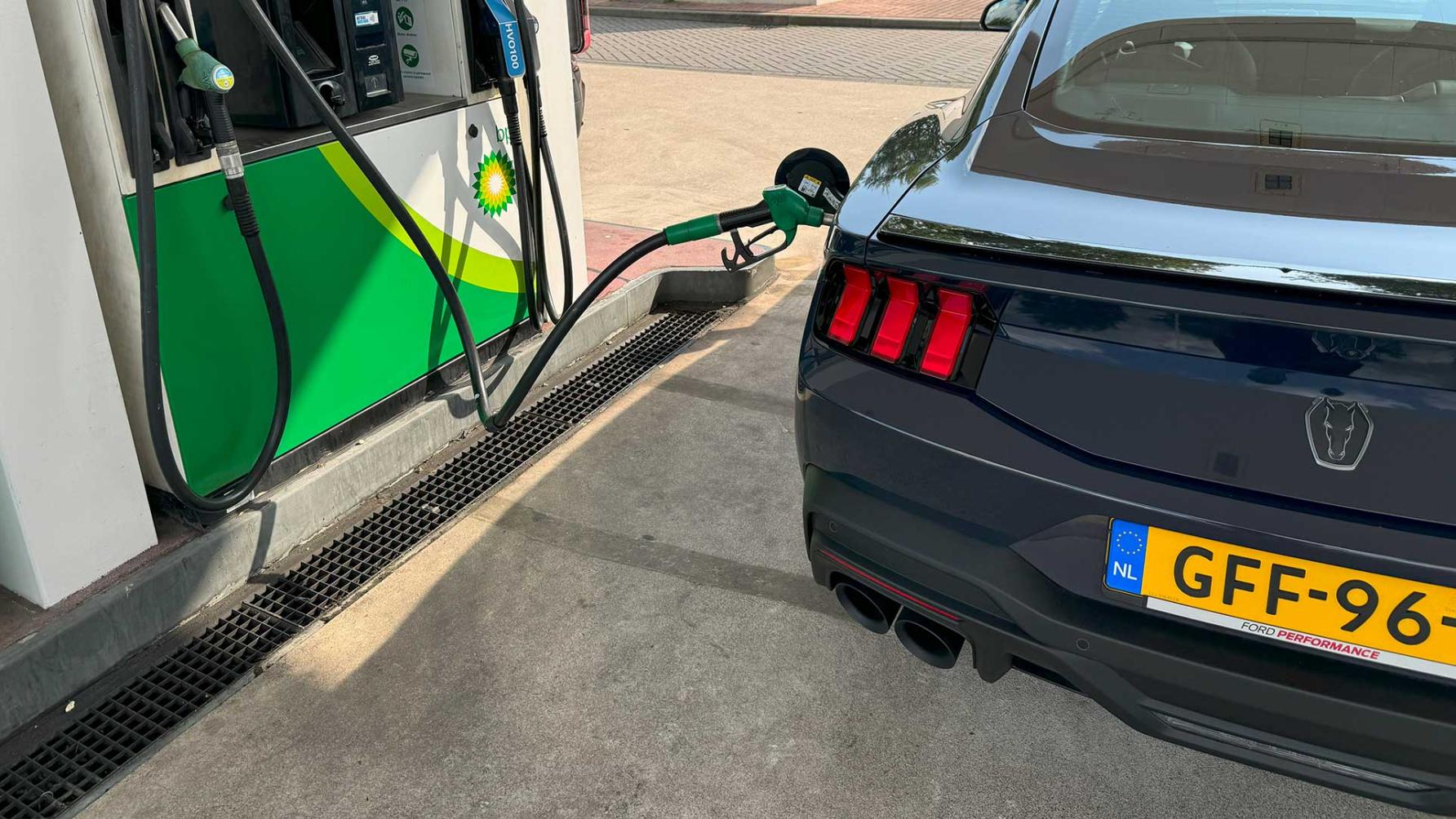 Benzine is in 2026 nog goedkoop, maar zo duur is het in 2027 - TopGear
