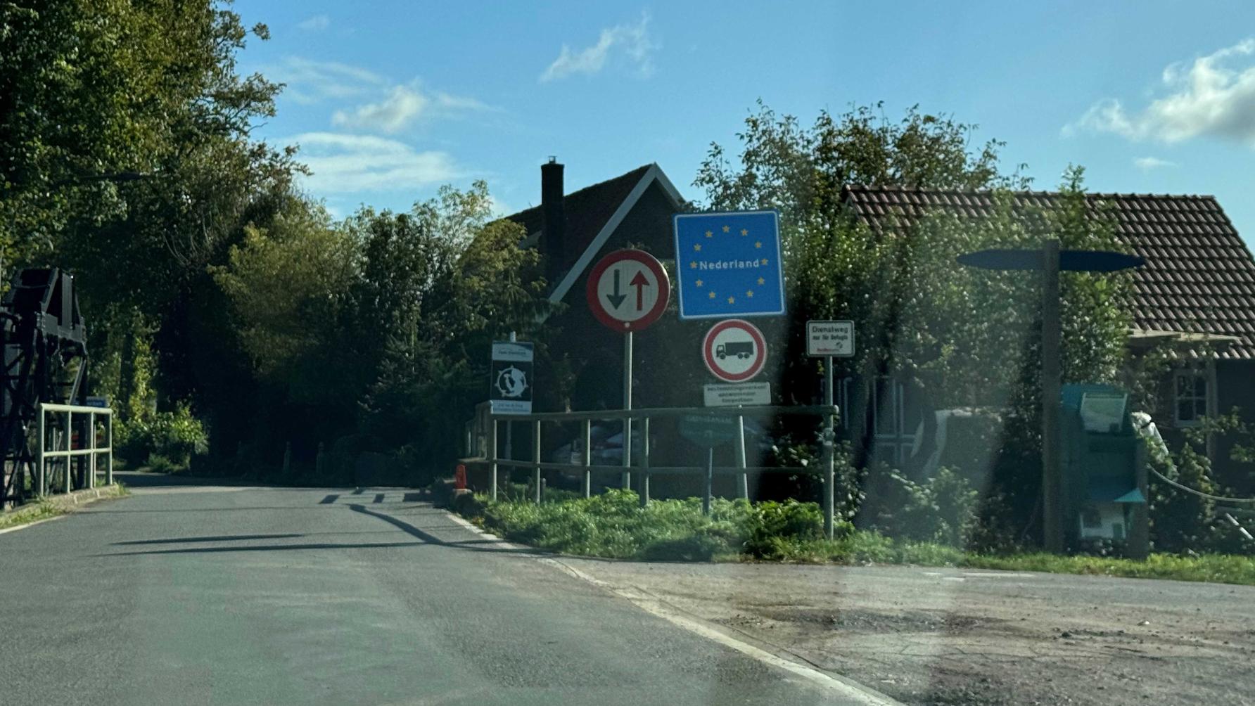 Nederlands dorp gooit grens naar Duitsland dicht