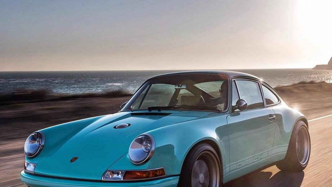 Singer Malibu is een turquoise pareltje van Singer Vehicle Design