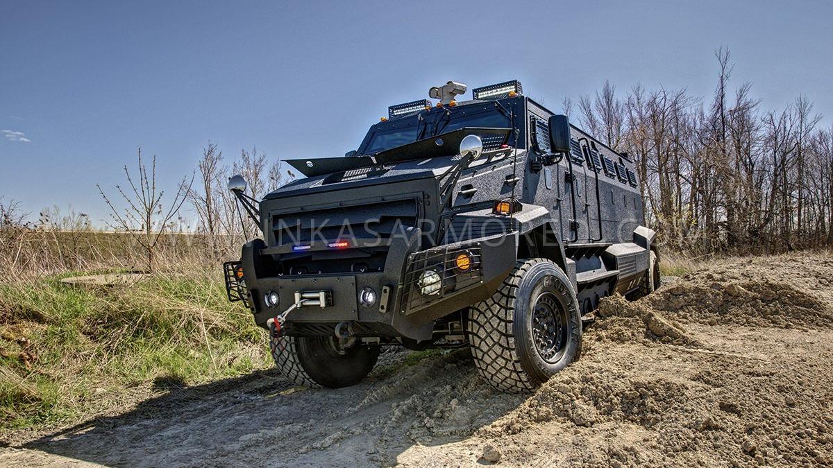 Inkas Huron APC is de ultieme partylimousine voor Amsterdam-Zuidoost