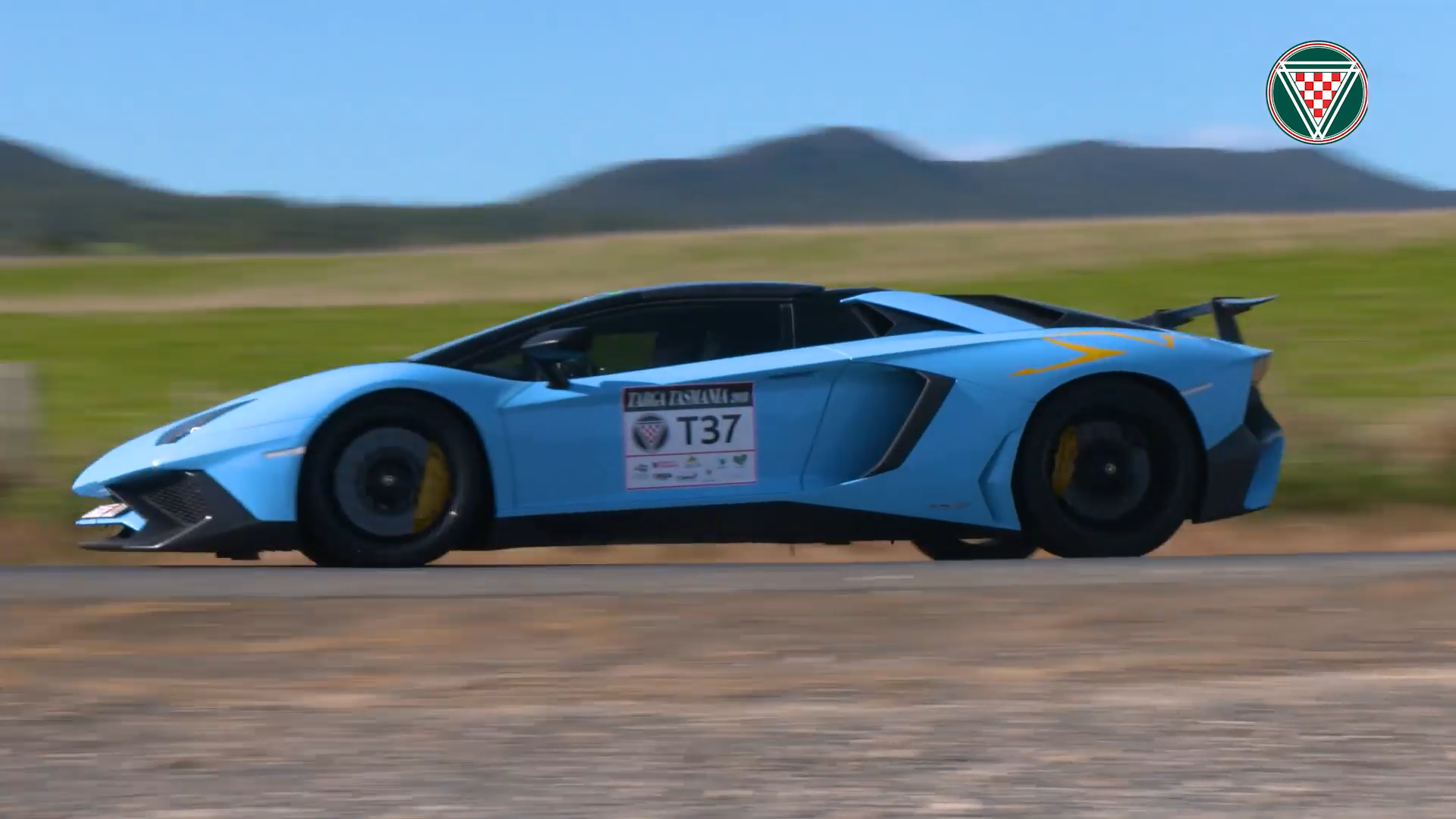 Lambo Aventador SV doet een BMW M4'tje - TopGear