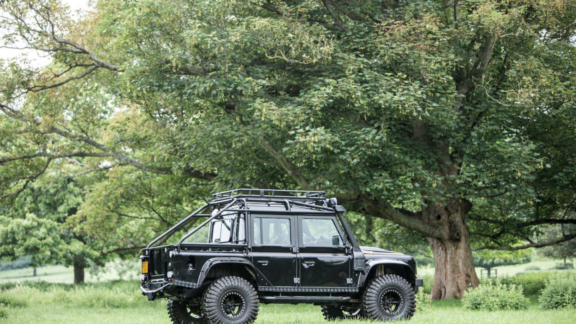 Originele LaRo Defender uit Spectre kan van jou zijn - TopGear Nederland