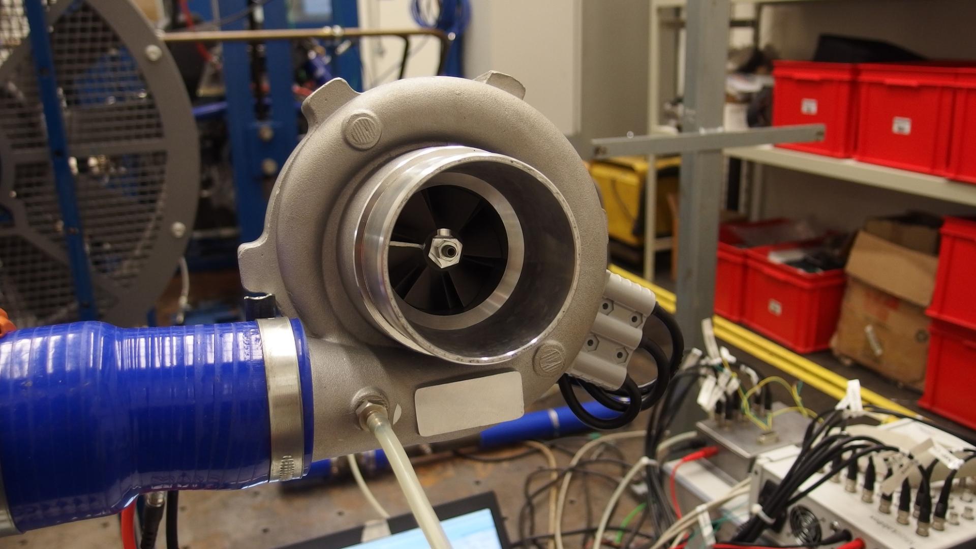 Deze elektrische turbo past op elke auto - TopGear Nederland