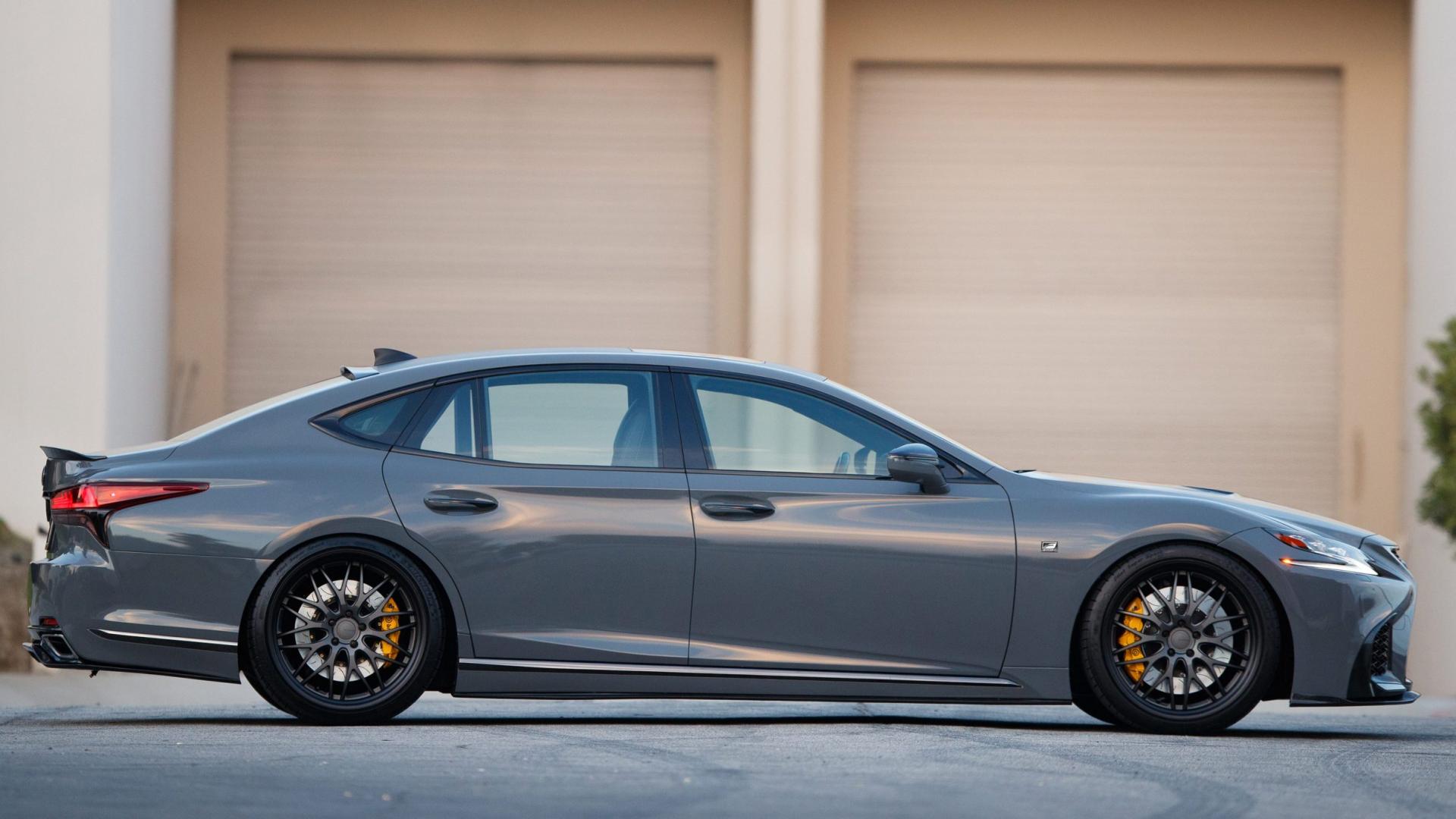 Lexus LS 500 gaat laag in Las Vegas - TopGear