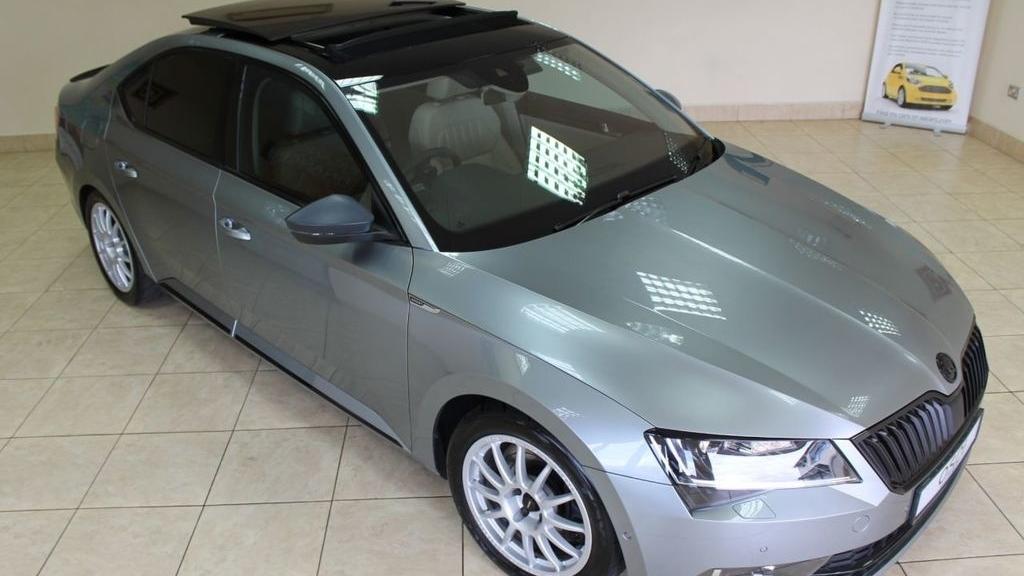 Skoda Superb-sleeper eet powersedans - TopGear