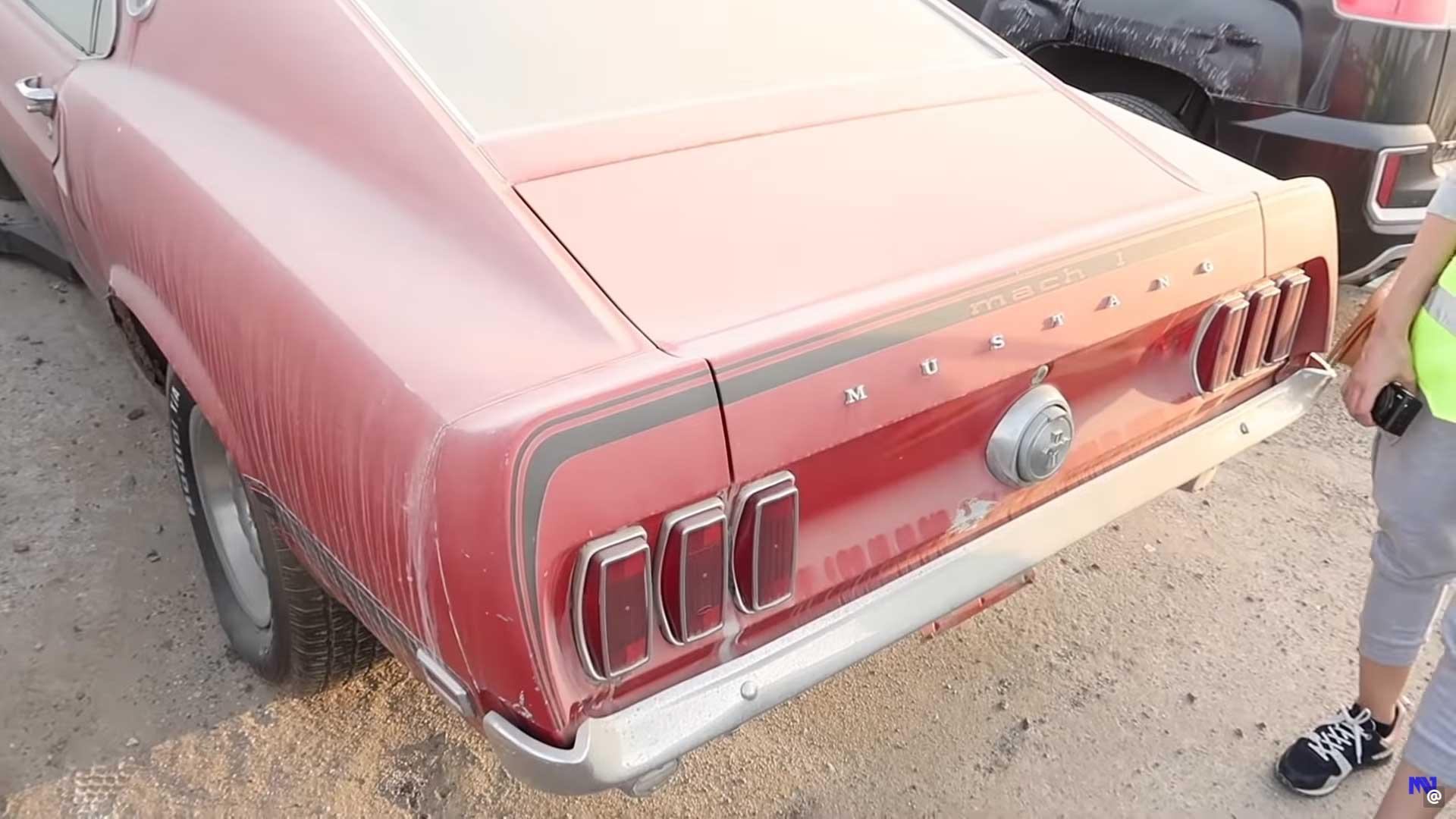 Autosloperijen in Dubai staan vol opulent botsspul - TopGear