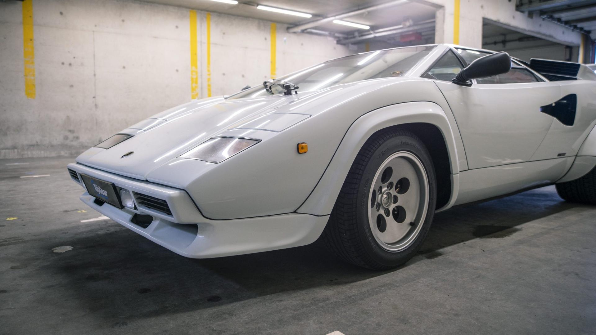 Lamborghini Aventador SV vs Lamborghini Countach 5000 QV - TopGear