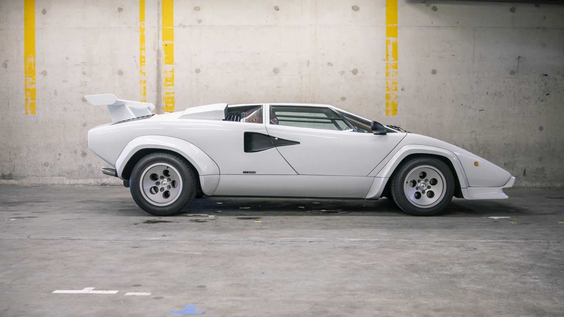 Lamborghini Aventador SV vs Lamborghini Countach 5000 QV - TopGear